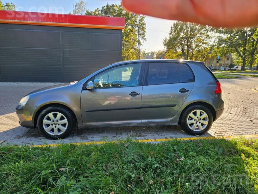 Grey Volkswagen Golf 2005 in Riga, with an engine capacity of 1.60 L and mileage of 245 thousand km for 1399 €, photo 6 on AUTOMOTO.COM.LV