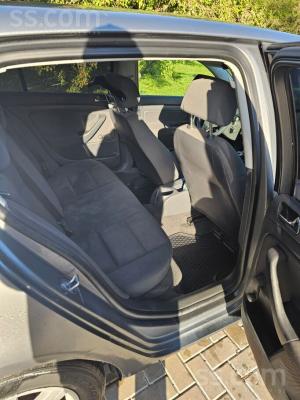 Grey Volkswagen Golf 2005 in Riga, with an engine capacity of 1.60 L and mileage of 245 thousand km for 1399 €, photo 8 on AUTOMOTO.COM.LV
