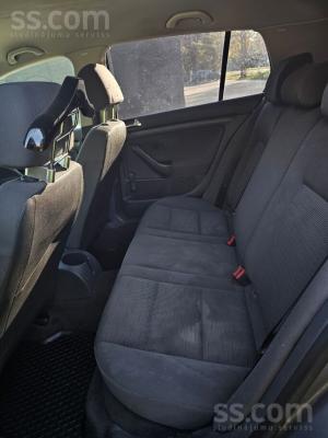 Grey Volkswagen Golf 2005 in Riga, with an engine capacity of 1.60 L and mileage of 245 thousand km for 1399 €, photo 10 on AUTOMOTO.COM.LV