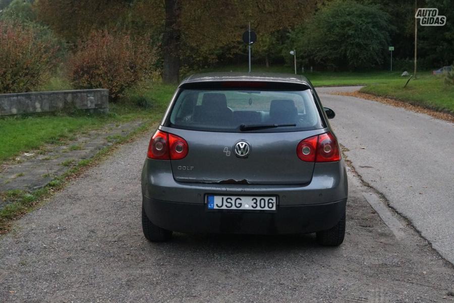 Pelēks Volkswagen Golf 2005 Viļņa, ar dzinēja tilpumu 1.90 L un nobraukumu 242 tūkst. km par 950 €, foto 6 vietnē AUTOMOTO.COM.LV