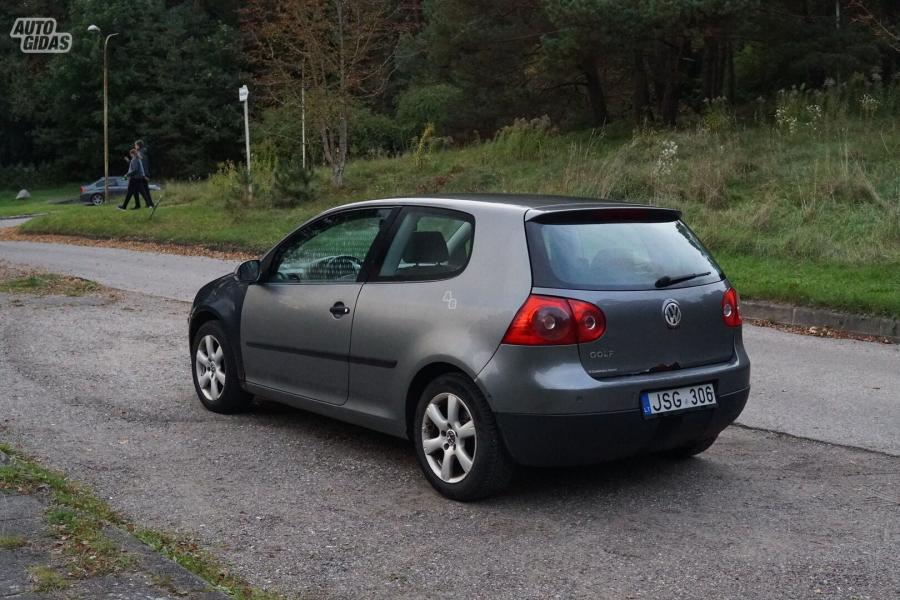 Pelēks Volkswagen Golf 2005 Viļņa, ar dzinēja tilpumu 1.90 L un nobraukumu 242 tūkst. km par 950 €, foto 7 vietnē AUTOMOTO.COM.LV