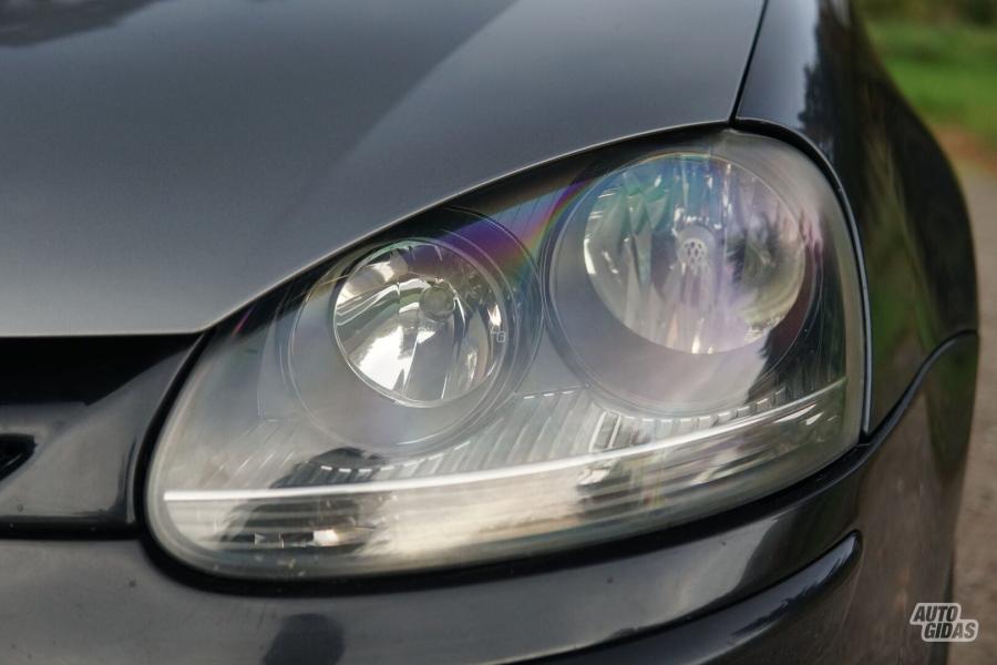 Pelēks Volkswagen Golf 2005 Viļņa, ar dzinēja tilpumu 1.90 L un nobraukumu 242 tūkst. km par 950 €, foto 15 vietnē AUTOMOTO.COM.LV