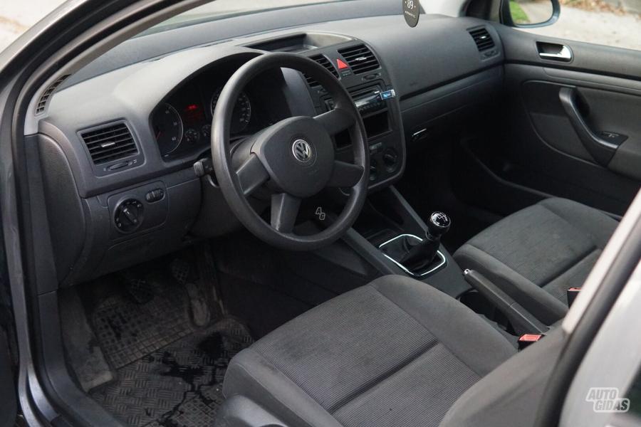 Pelēks Volkswagen Golf 2005 Viļņa, ar dzinēja tilpumu 1.90 L un nobraukumu 242 tūkst. km par 950 €, foto 16 vietnē AUTOMOTO.COM.LV