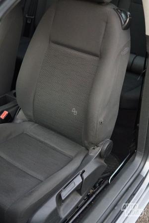 Pelēks Volkswagen Golf 2005 Viļņa, ar dzinēja tilpumu 1.90 L un nobraukumu 242 tūkst. km par 950 €, foto 17 vietnē AUTOMOTO.COM.LV