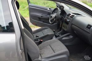 Pelēks Volkswagen Golf 2005 Viļņa, ar dzinēja tilpumu 1.90 L un nobraukumu 242 tūkst. km par 950 €, foto 20 vietnē AUTOMOTO.COM.LV