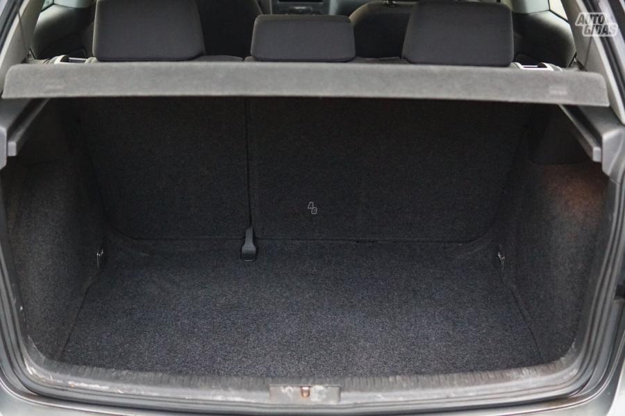 Pelēks Volkswagen Golf 2005 Viļņa, ar dzinēja tilpumu 1.90 L un nobraukumu 242 tūkst. km par 950 €, foto 24 vietnē AUTOMOTO.COM.LV