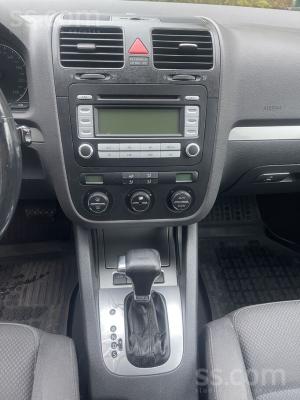 Grey Volkswagen Golf 2005 in Riga, with an engine capacity of 1.90 L and mileage of 271 thousand km for 2300 €, photo 6 on AUTOMOTO.COM.LV