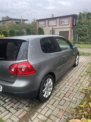 Grey Volkswagen Golf 2005 in Riga, with an engine capacity of 1.90 L and mileage of 271 thousand km for 2300 €, photo 7 on AUTOMOTO.COM.LV