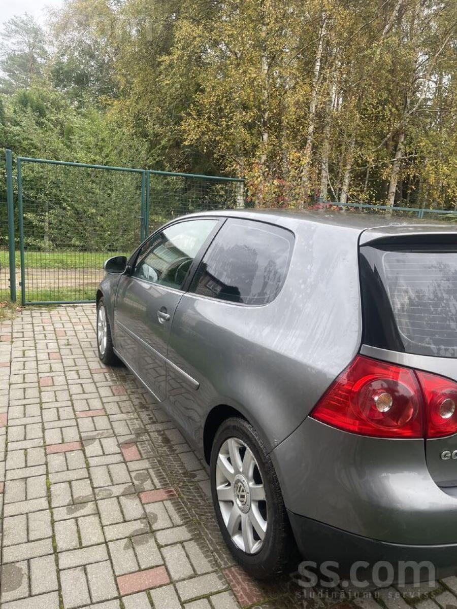 Grey Volkswagen Golf 2005 in Riga, with an engine capacity of 1.90 L and mileage of 271 thousand km for 2300 €, photo 8 on AUTOMOTO.COM.LV
