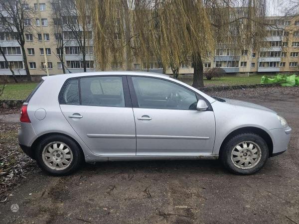 Pelēks Volkswagen Golf 2006 Kauņa, ar dzinēja tilpumu 1.97 L un nobraukumu 411 tūkst. km par 1050 €, foto 5 vietnē AUTOMOTO.COM.LV