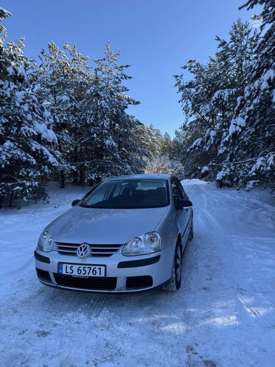 Pelēks Volkswagen Golf 2006 Viļņa, ar dzinēja tilpumu 1.60 L un nobraukumu 83 tūkst. km par 10000 €, foto 2 vietnē AUTOMOTO.COM.LV