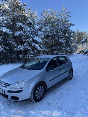 Pelēks Volkswagen Golf 2006 Viļņa, ar dzinēja tilpumu 1.60 L un nobraukumu 83 tūkst. km par 10000 €, foto 7 vietnē AUTOMOTO.COM.LV