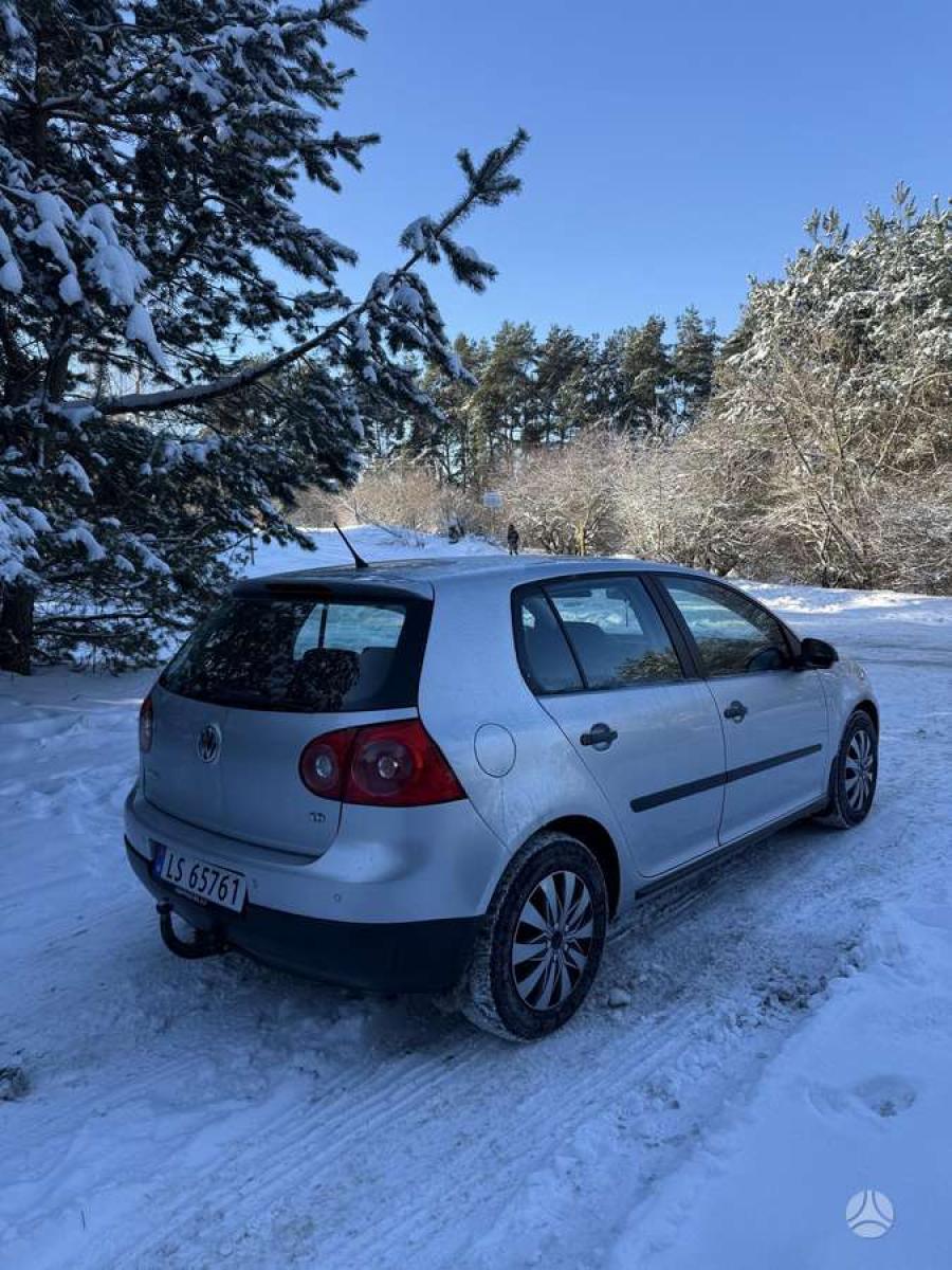 Pelēks Volkswagen Golf 2006 Viļņa, ar dzinēja tilpumu 1.60 L un nobraukumu 83 tūkst. km par 10000 €, foto 8 vietnē AUTOMOTO.COM.LV