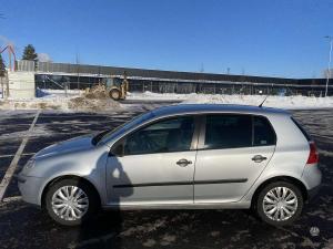 Pelēks Volkswagen Golf 2006 Kauņa, ar dzinēja tilpumu 1.90 L un nobraukumu 294 tūkst. km par 1600 €, foto 2 vietnē AUTOMOTO.COM.LV