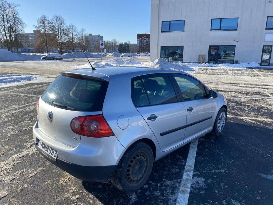 Pelēks Volkswagen Golf 2006 Kauņa, ar dzinēja tilpumu 1.90 L un nobraukumu 294 tūkst. km par 1600 €, foto 5 vietnē AUTOMOTO.COM.LV