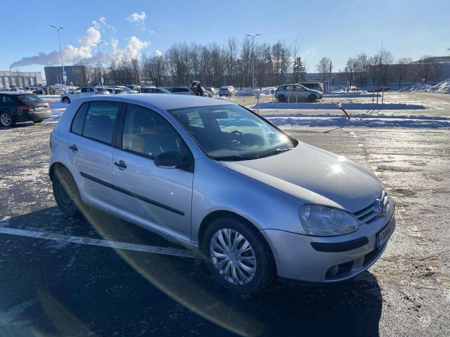 Pelēks Volkswagen Golf 2006 Kauņa, ar dzinēja tilpumu 1.90 L un nobraukumu 294 tūkst. km par 1600 €, foto 7 vietnē AUTOMOTO.COM.LV