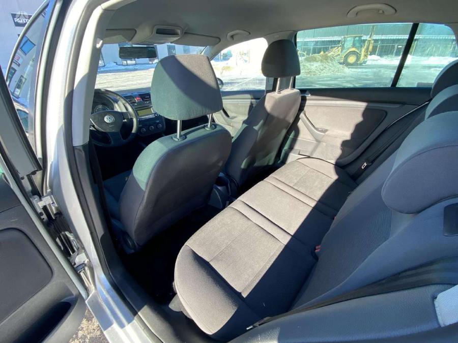 Pelēks Volkswagen Golf 2006 Kauņa, ar dzinēja tilpumu 1.90 L un nobraukumu 294 tūkst. km par 1600 €, foto 10 vietnē AUTOMOTO.COM.LV