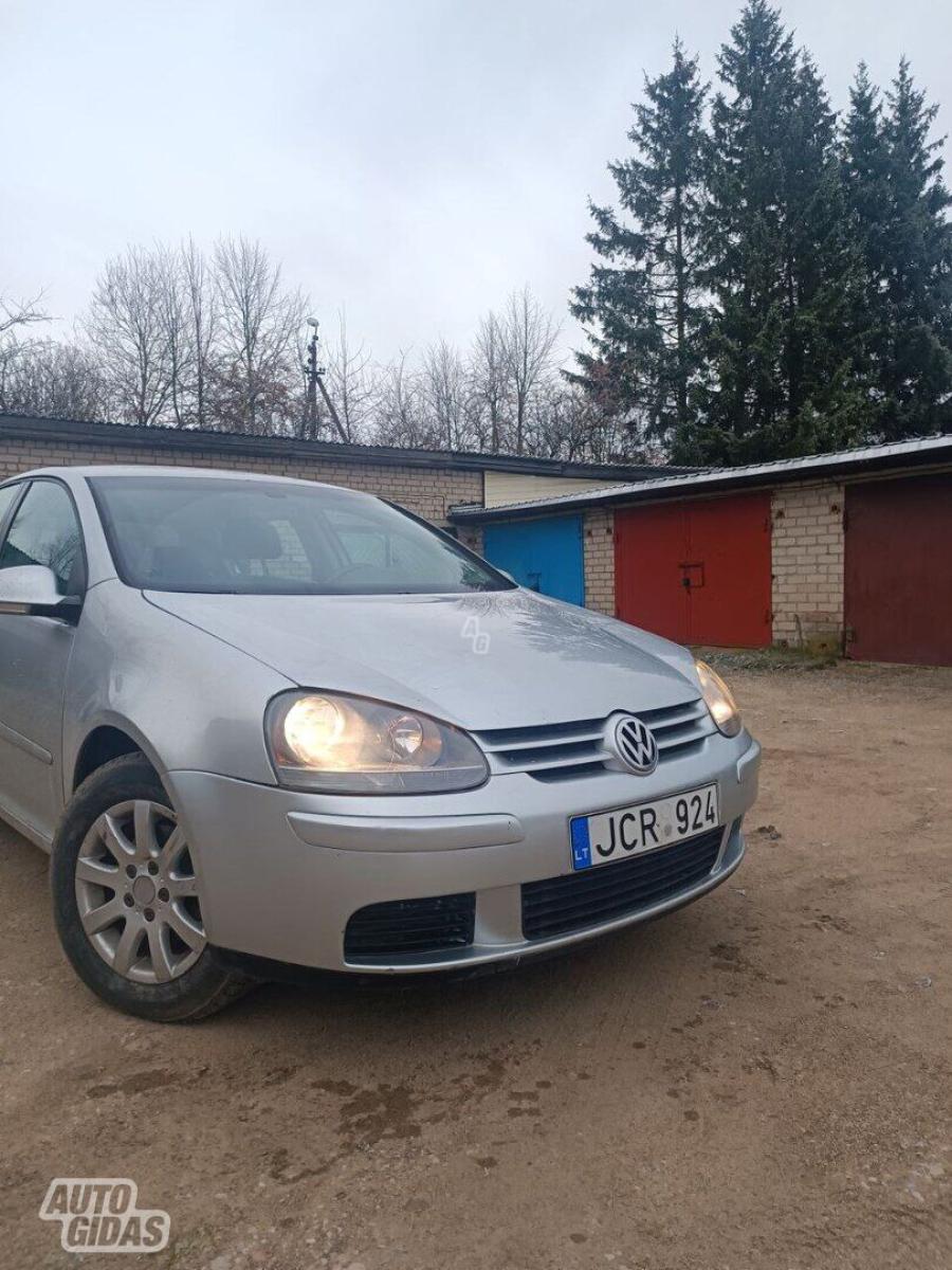 Pelēks Volkswagen Golf 2006 Šalčininkai, ar dzinēja tilpumu 1.90 L un nobraukumu 331 tūkst. km par 1800 €, foto 1 vietnē AUTOMOTO.COM.LV