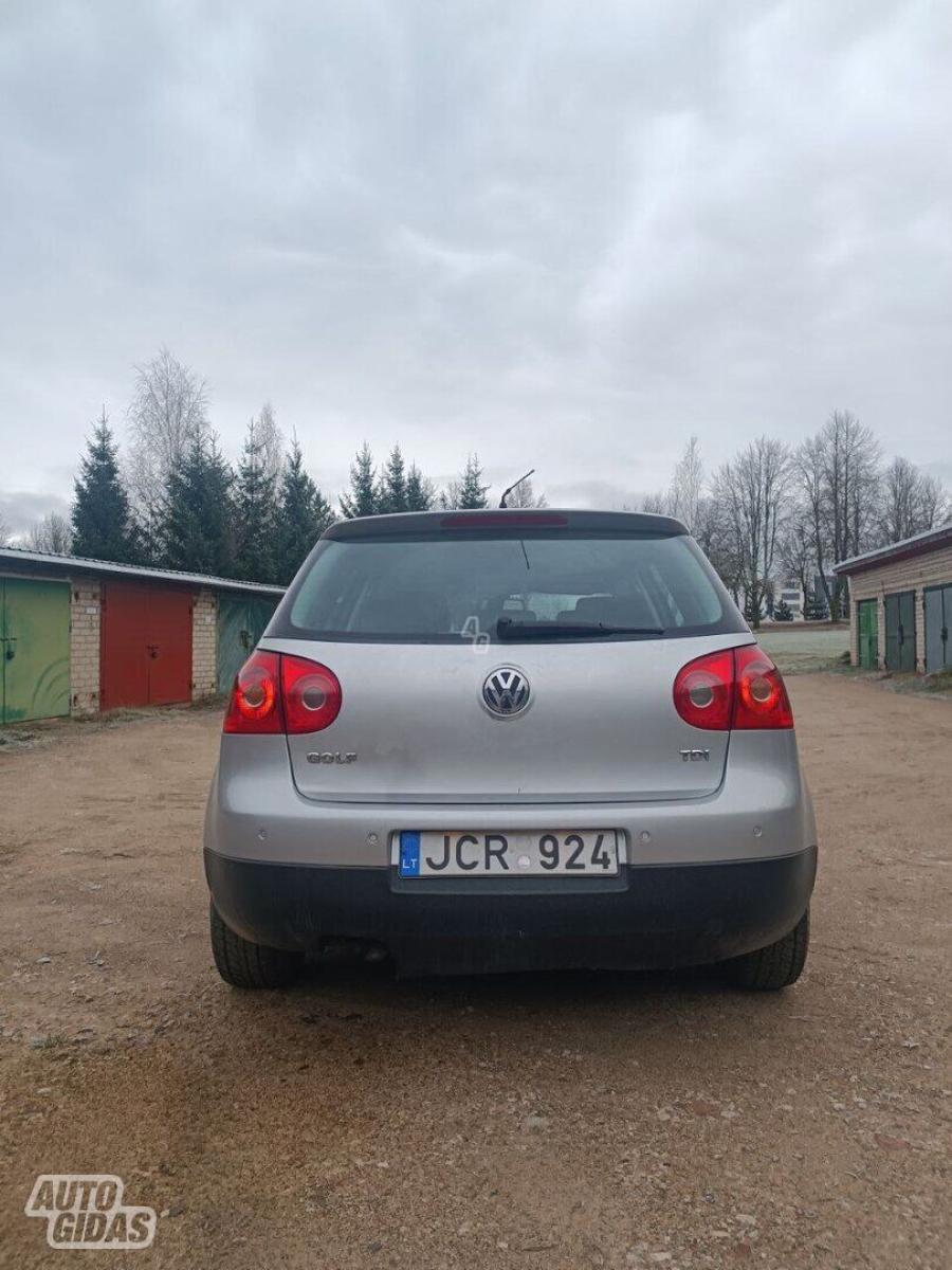 Pelēks Volkswagen Golf 2006 Šalčininkai, ar dzinēja tilpumu 1.90 L un nobraukumu 331 tūkst. km par 1800 €, foto 3 vietnē AUTOMOTO.COM.LV