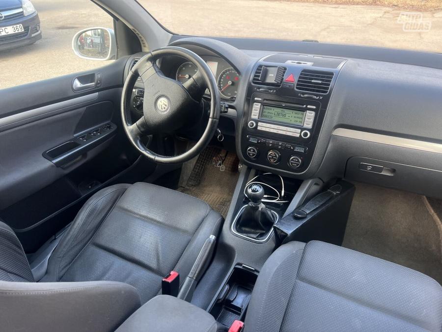 Pelēks Volkswagen Golf 2006 Šauļi, ar dzinēja tilpumu 2.00 L un nobraukumu 302 tūkst. km par 1249 €, foto 12 vietnē AUTOMOTO.COM.LV