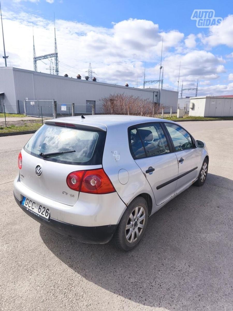 Pelēks Volkswagen Golf 2006 Kauņa, ar dzinēja tilpumu 1.60 L un nobraukumu 215 tūkst. km par 599 €, foto 4 vietnē AUTOMOTO.COM.LV