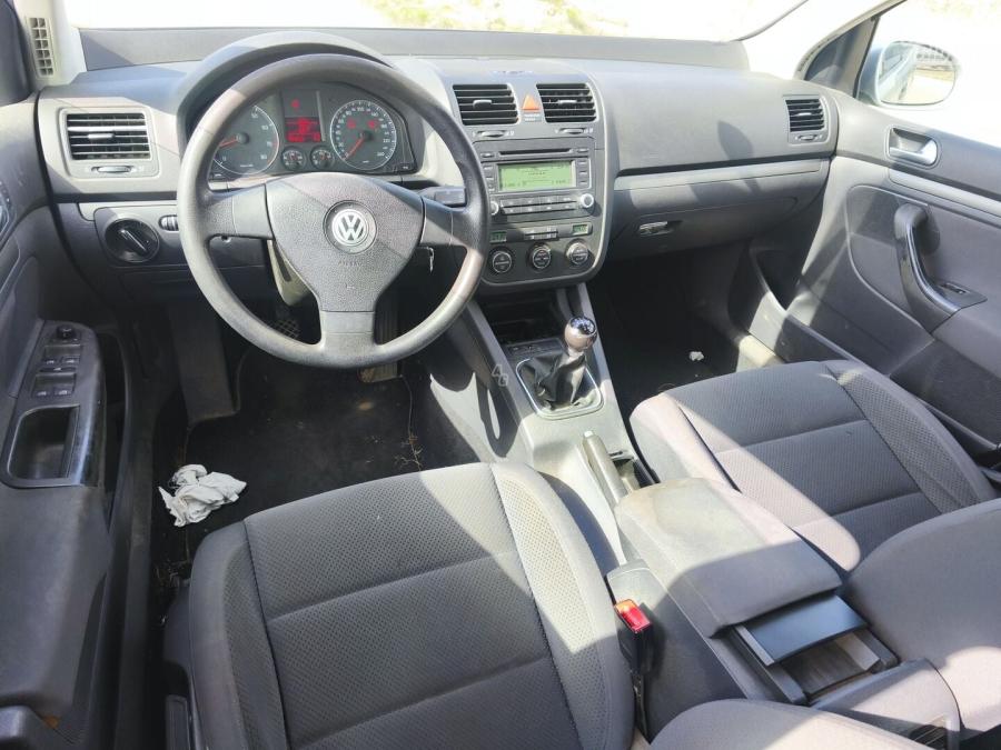 Pelēks Volkswagen Golf 2006 Kauņa, ar dzinēja tilpumu 1.60 L un nobraukumu 215 tūkst. km par 599 €, foto 6 vietnē AUTOMOTO.COM.LV