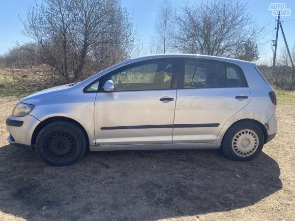 Grey Volkswagen Golf 2006 in Vilnius, with an engine capacity of 1.90 L and mileage of 371 thousand km for 500 €, photo 2 on AUTOMOTO.COM.LV