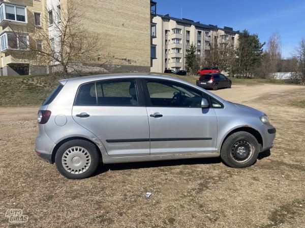 Grey Volkswagen Golf 2006 in Vilnius, with an engine capacity of 1.90 L and mileage of 371 thousand km for 500 €, photo 3 on AUTOMOTO.COM.LV