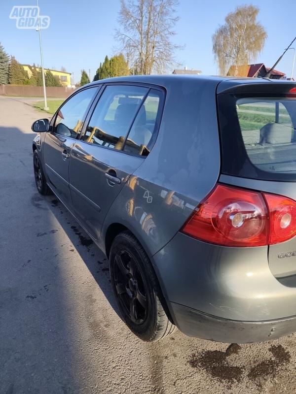 Pelēks Volkswagen Golf 2006 Viļņa, ar dzinēja tilpumu 1.60 L un nobraukumu 306 tūkst. km par 1500 €, foto 8 vietnē AUTOMOTO.COM.LV