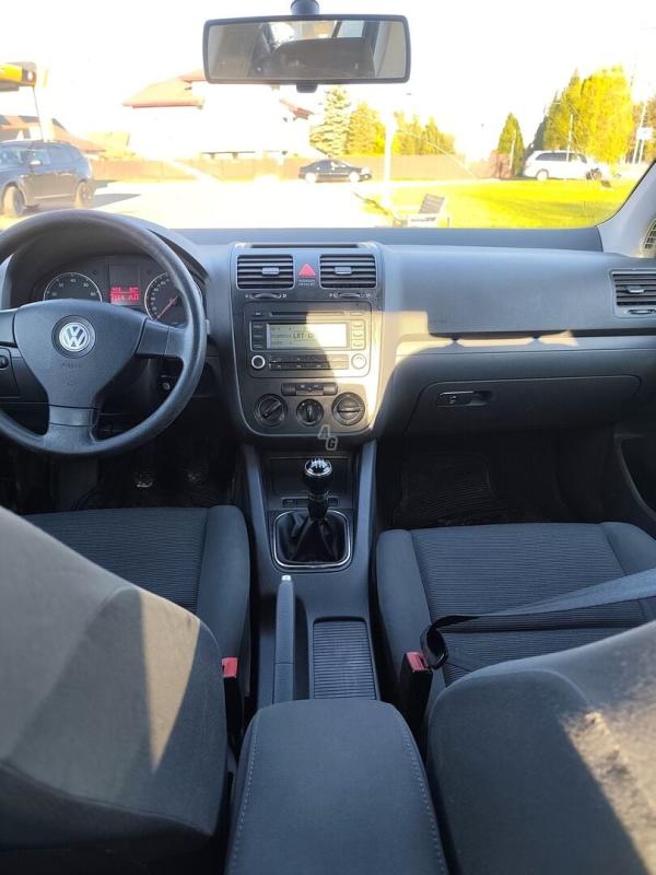 Pelēks Volkswagen Golf 2006 Viļņa, ar dzinēja tilpumu 1.60 L un nobraukumu 306 tūkst. km par 1500 €, foto 10 vietnē AUTOMOTO.COM.LV