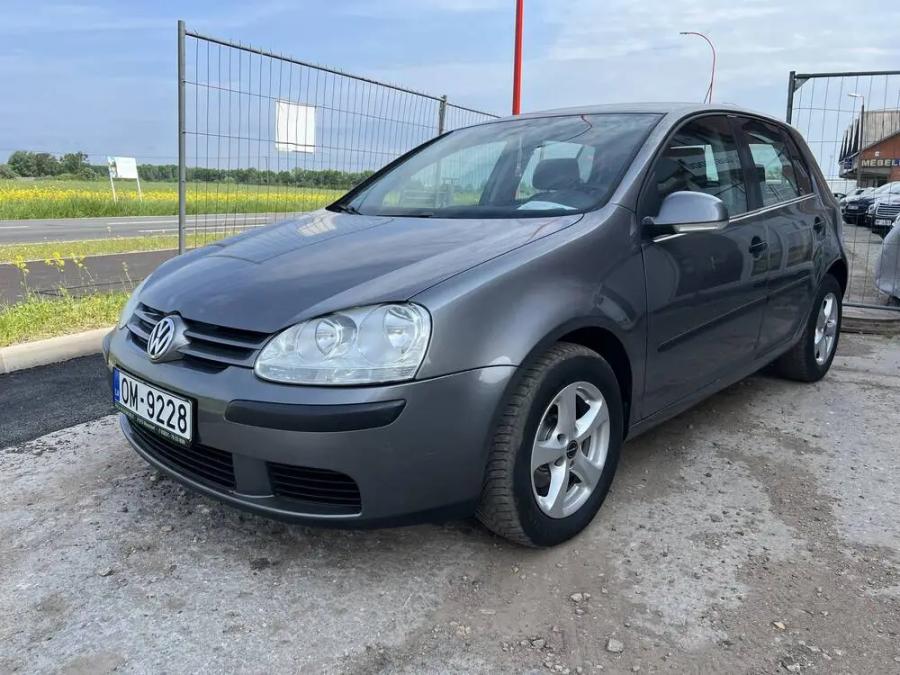Pelēks Volkswagen Golf 2006 Jēkabpils, ar dzinēja tilpumu 1.90 L un nobraukumu 266 tūkst. km par 3690 €, foto 4 vietnē AUTOMOTO.COM.LV