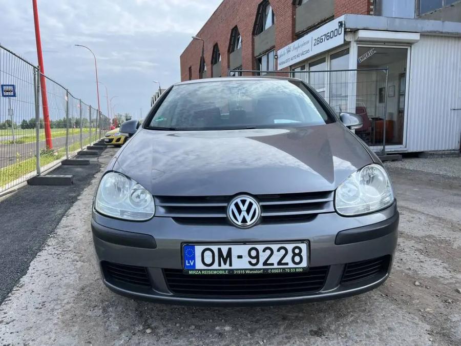 Pelēks Volkswagen Golf 2006 Jēkabpils, ar dzinēja tilpumu 1.90 L un nobraukumu 266 tūkst. km par 3690 €, foto 5 vietnē AUTOMOTO.COM.LV