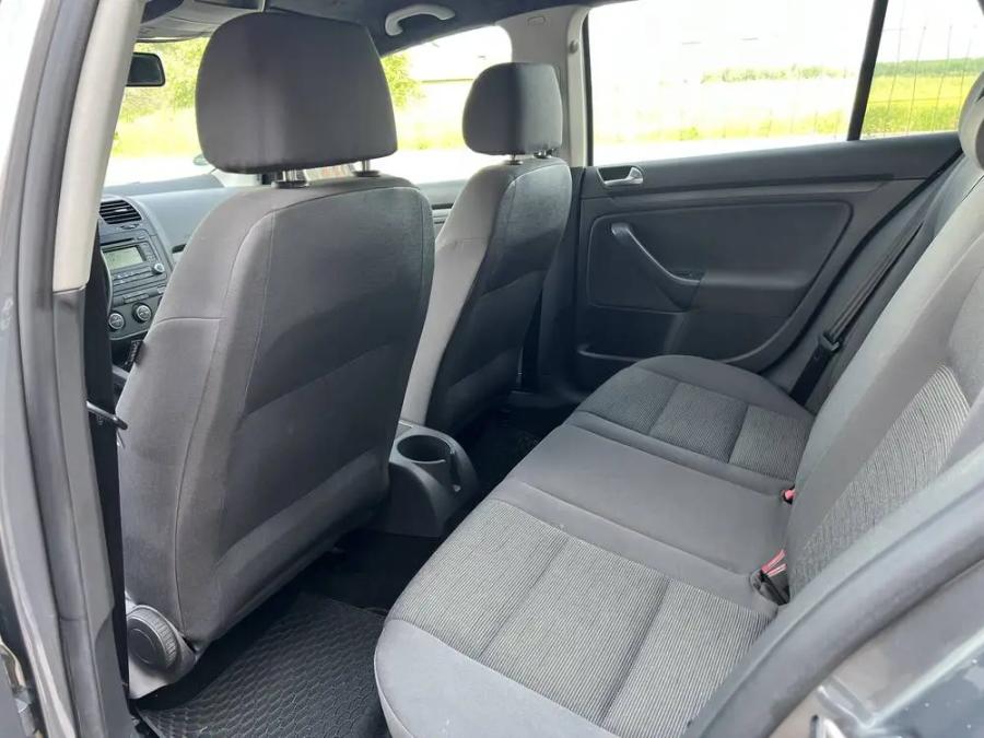 Pelēks Volkswagen Golf 2006 Jēkabpils, ar dzinēja tilpumu 1.90 L un nobraukumu 266 tūkst. km par 3690 €, foto 10 vietnē AUTOMOTO.COM.LV
