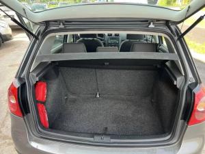 Pelēks Volkswagen Golf 2006 Jēkabpils, ar dzinēja tilpumu 1.90 L un nobraukumu 266 tūkst. km par 3690 €, foto 11 vietnē AUTOMOTO.COM.LV