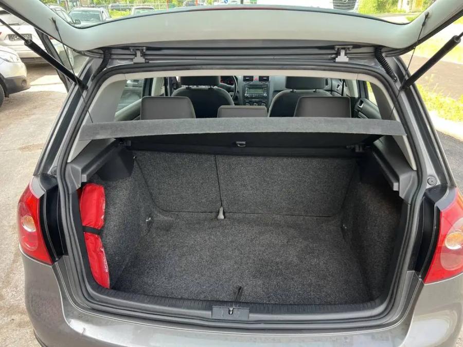 Pelēks Volkswagen Golf 2006 Jēkabpils, ar dzinēja tilpumu 1.90 L un nobraukumu 266 tūkst. km par 3690 €, foto 11 vietnē AUTOMOTO.COM.LV
