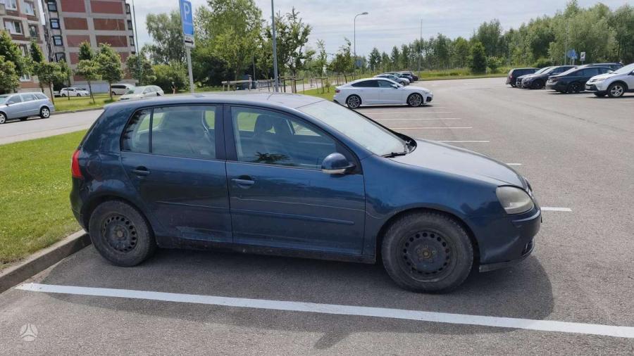 Pelēks Volkswagen Golf 2006 Klaipėda, ar dzinēja tilpumu 1.39 L un nobraukumu 256 tūkst. km par 500 €, foto 3 vietnē AUTOMOTO.COM.LV