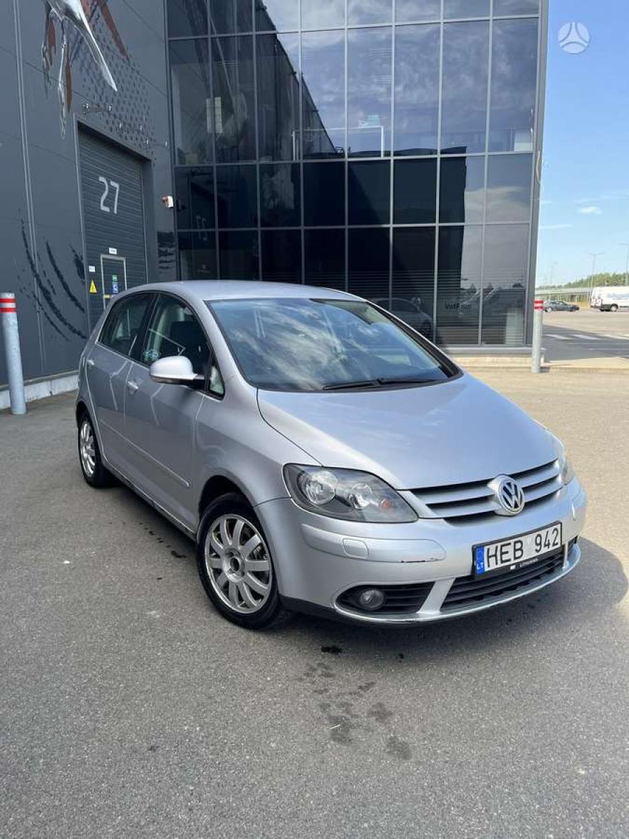 Pelēks Volkswagen Golf 2006 Kauņa, ar dzinēja tilpumu 1.90 L un nobraukumu 230 tūkst. km par 1950 €, foto 1 vietnē AUTOMOTO.COM.LV