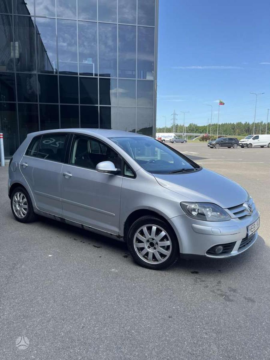Pelēks Volkswagen Golf 2006 Kauņa, ar dzinēja tilpumu 1.90 L un nobraukumu 230 tūkst. km par 1950 €, foto 3 vietnē AUTOMOTO.COM.LV