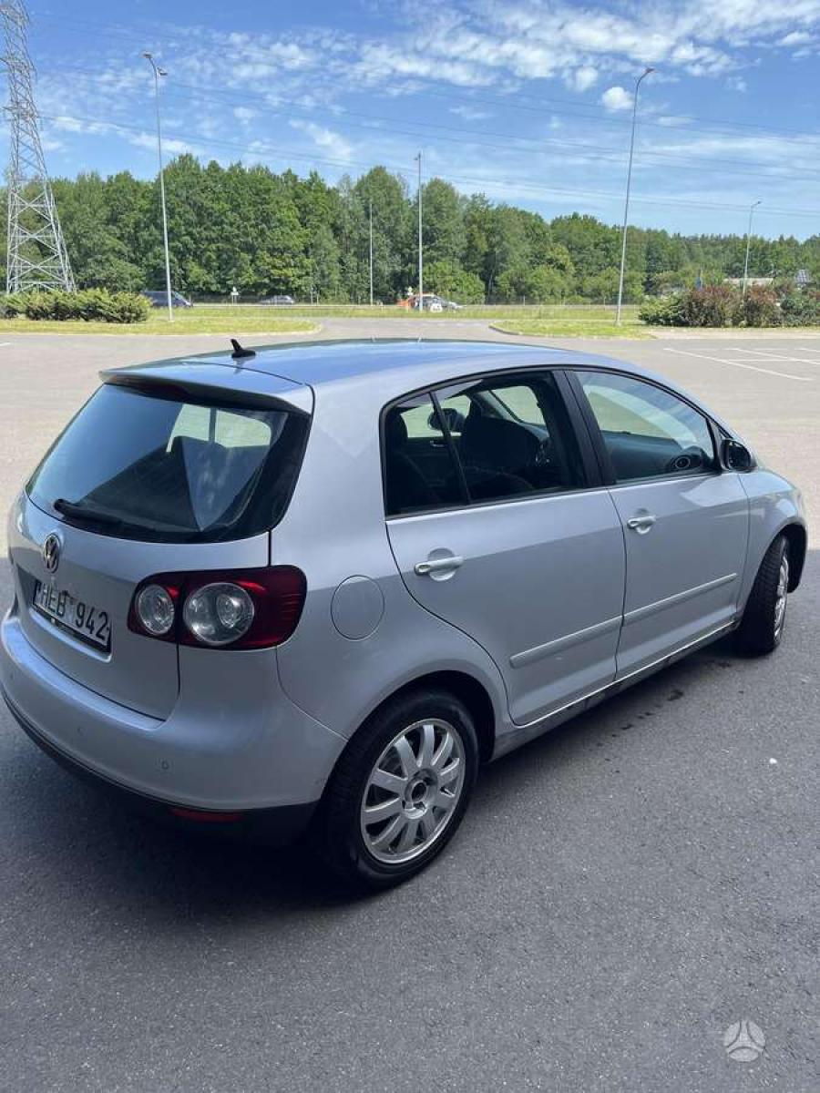 Pelēks Volkswagen Golf 2006 Kauņa, ar dzinēja tilpumu 1.90 L un nobraukumu 230 tūkst. km par 1950 €, foto 4 vietnē AUTOMOTO.COM.LV