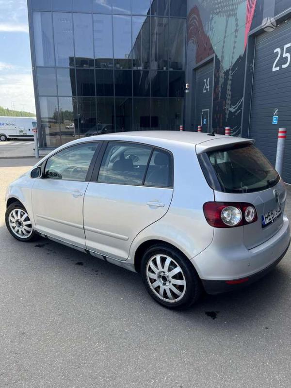 Pelēks Volkswagen Golf 2006 Kauņa, ar dzinēja tilpumu 1.90 L un nobraukumu 230 tūkst. km par 1950 €, foto 4 vietnē AUTOMOTO.COM.LV