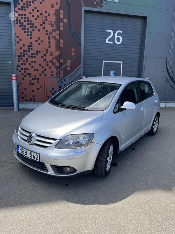 Pelēks Volkswagen Golf 2006 Kauņa, ar dzinēja tilpumu 1.90 L un nobraukumu 230 tūkst. km par 1950 €, foto 5 vietnē AUTOMOTO.COM.LV