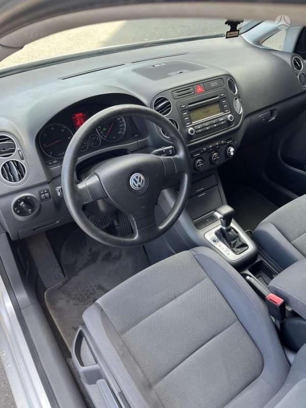 Pelēks Volkswagen Golf 2006 Kauņa, ar dzinēja tilpumu 1.90 L un nobraukumu 230 tūkst. km par 1950 €, foto 6 vietnē AUTOMOTO.COM.LV