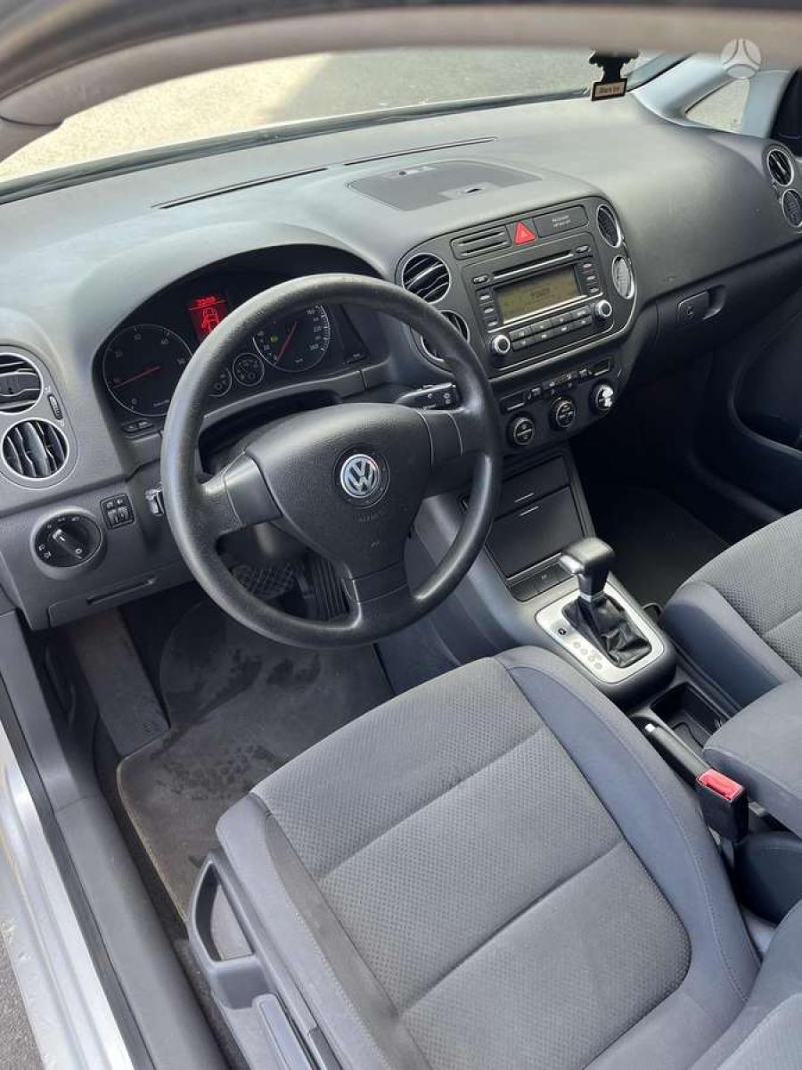 Pelēks Volkswagen Golf 2006 Kauņa, ar dzinēja tilpumu 1.90 L un nobraukumu 230 tūkst. km par 1950 €, foto 7 vietnē AUTOMOTO.COM.LV