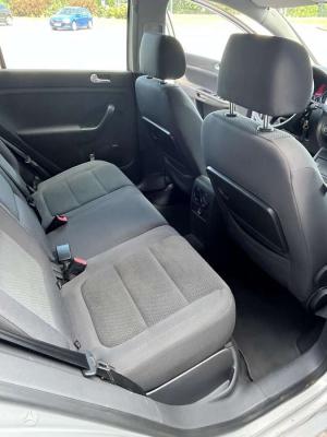Pelēks Volkswagen Golf 2006 Kauņa, ar dzinēja tilpumu 1.90 L un nobraukumu 230 tūkst. km par 1950 €, foto 9 vietnē AUTOMOTO.COM.LV