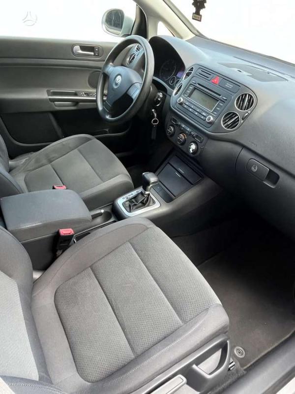Pelēks Volkswagen Golf 2006 Kauņa, ar dzinēja tilpumu 1.90 L un nobraukumu 230 tūkst. km par 1950 €, foto 9 vietnē AUTOMOTO.COM.LV