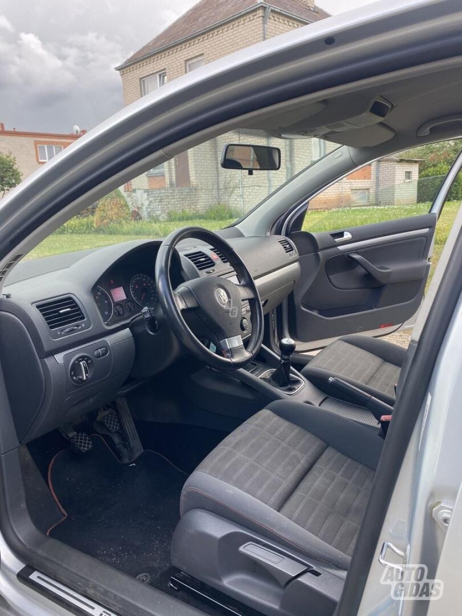 Pelēks Volkswagen Golf 2006 Šauļi, ar dzinēja tilpumu 1.90 L un nobraukumu 344 tūkst. km par 1850 €, foto 9 vietnē AUTOMOTO.COM.LV