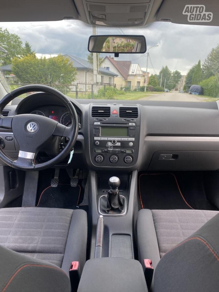 Pelēks Volkswagen Golf 2006 Šauļi, ar dzinēja tilpumu 1.90 L un nobraukumu 344 tūkst. km par 1850 €, foto 12 vietnē AUTOMOTO.COM.LV