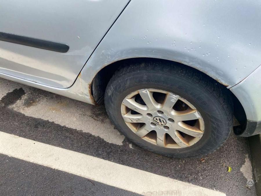Grey Volkswagen Golf 2006 in Kaunas, with an engine capacity of 1.97 L and mileage of 530 thousand km for 999 €, photo 6 on AUTOMOTO.COM.LV