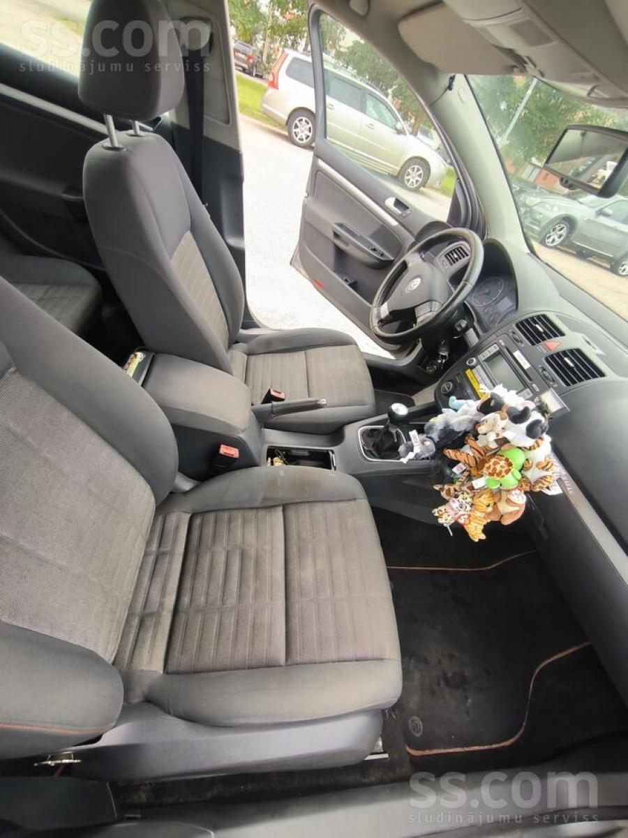 Grey Volkswagen Golf 2006 in Liepaja, with an engine capacity of 1.90 L and mileage of 339 thousand km for 1700 €, photo 3 on AUTOMOTO.COM.LV