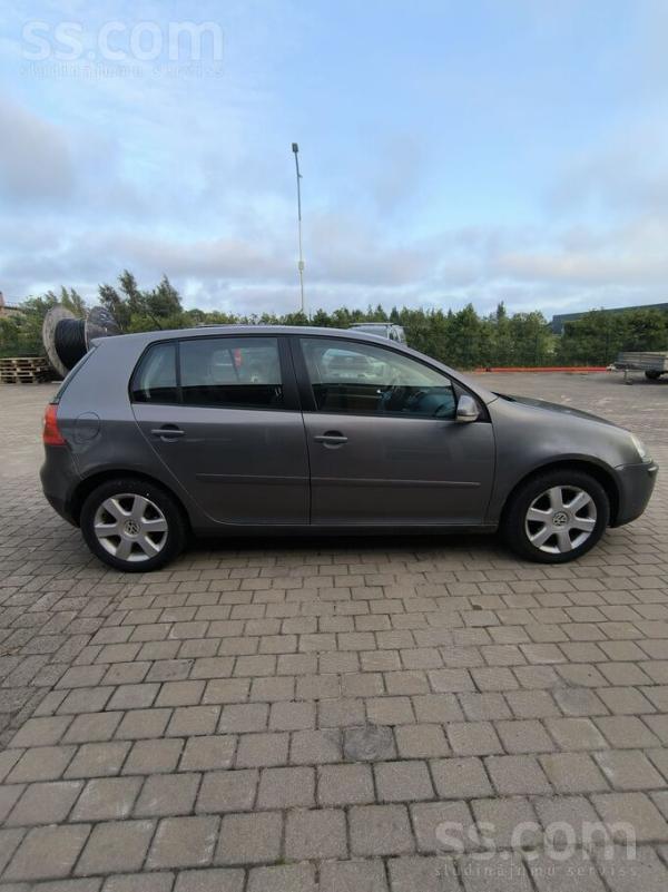 Pelēks Volkswagen Golf 2006 Liepāja, ar dzinēja tilpumu 1.90 L un nobraukumu 339 tūkst. km par 1500 €, foto 4 vietnē AUTOMOTO.COM.LV
